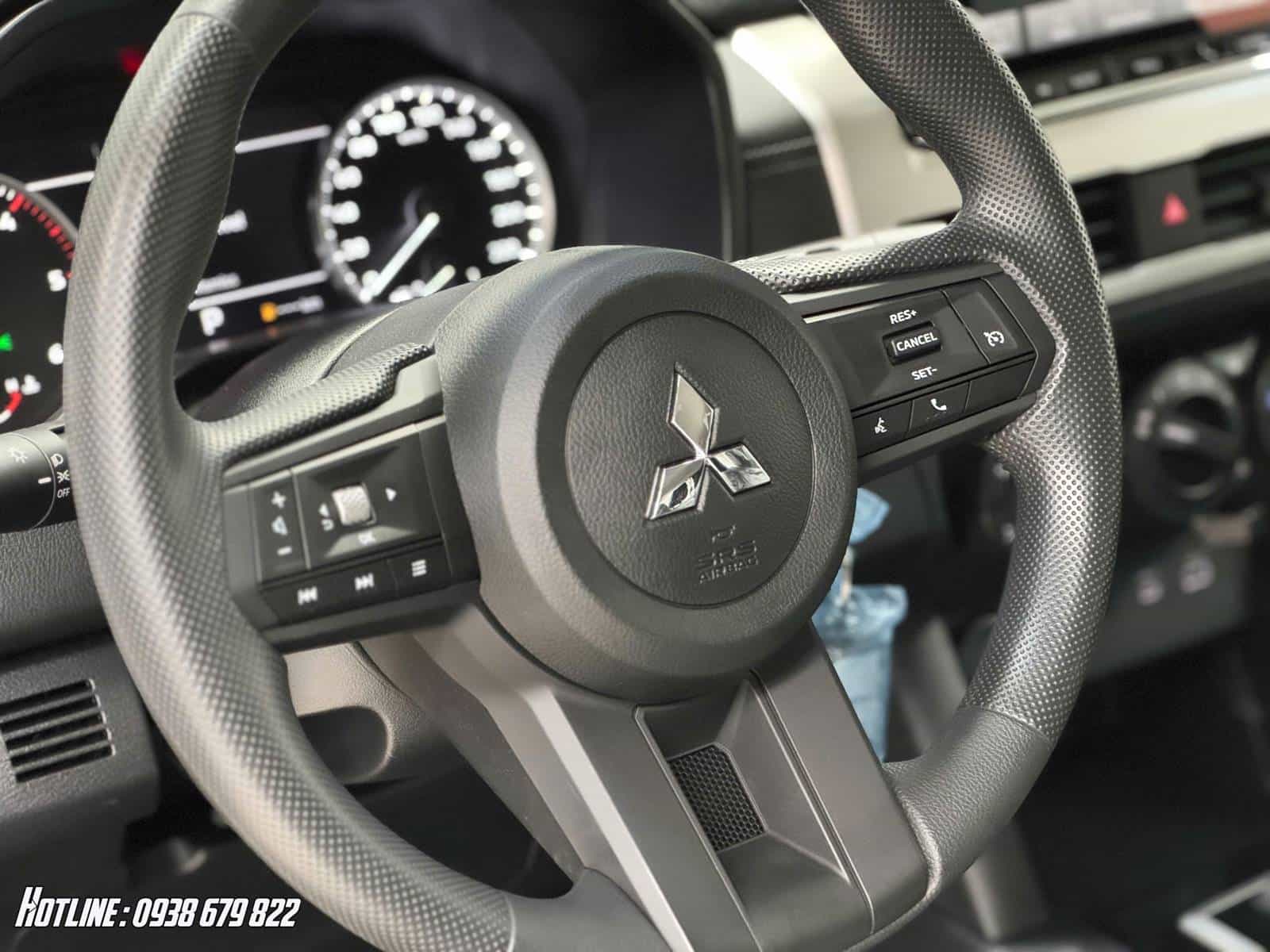 Mitsubishi Triton GLX Xám: Hình ảnh thực tế, thông số xe và giá lăn bánh
