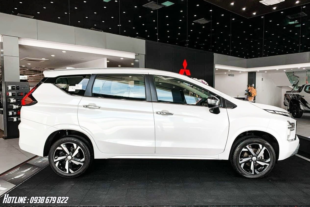 Giá lăn bánh Mitsubishi Xpander Premium 2024 màu trắng, hình ảnh thực ...